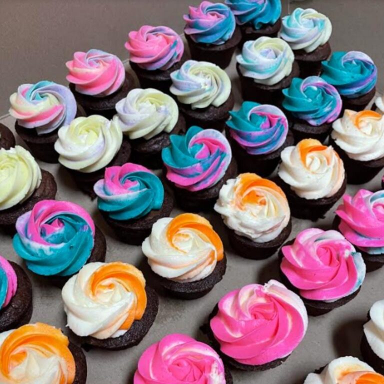 Custom Cupcakes – Baes Baekery