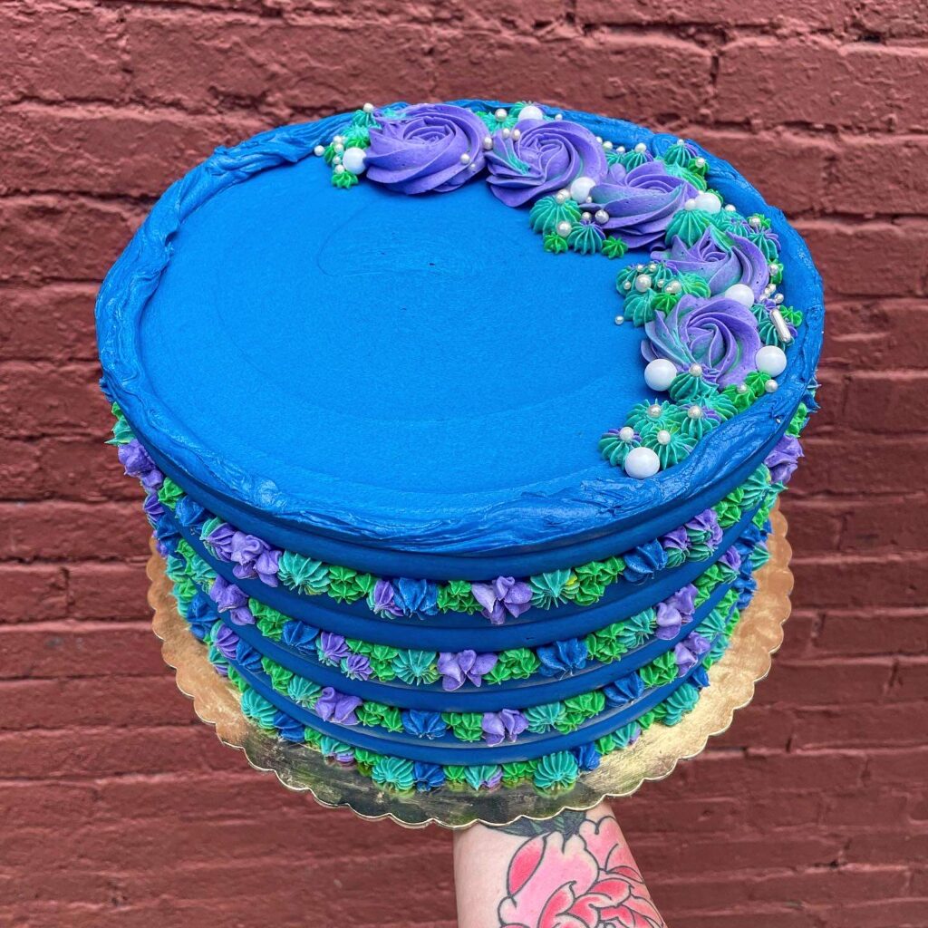 Modern Piped Cake – Baes Baekery